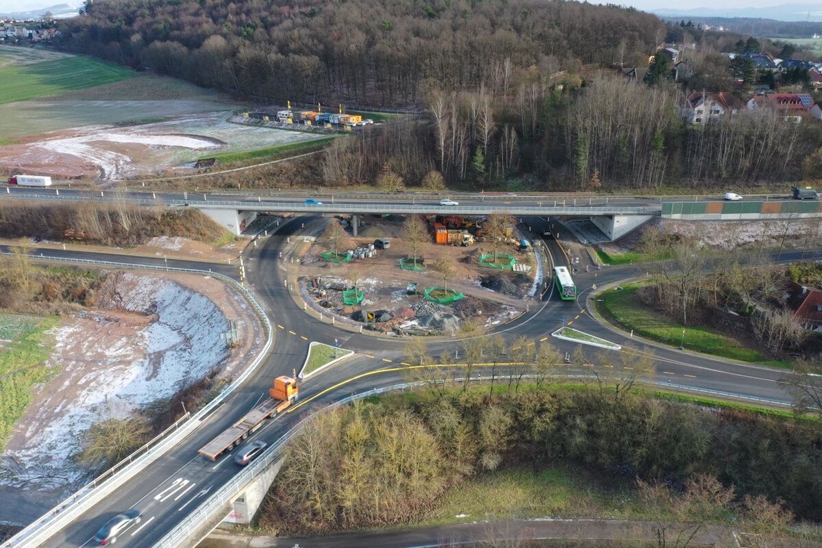B 27 / B 254: Bauarbeiten am Bronnzeller Kreisel in Fulda schreiten ...